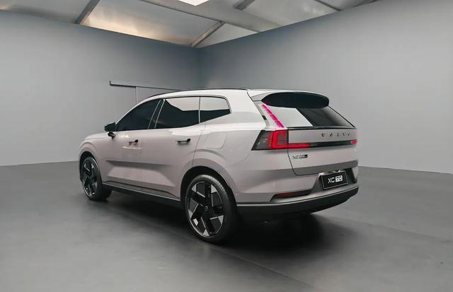 纯电续航超过200km！沃尔沃全新SUV XC70亮相