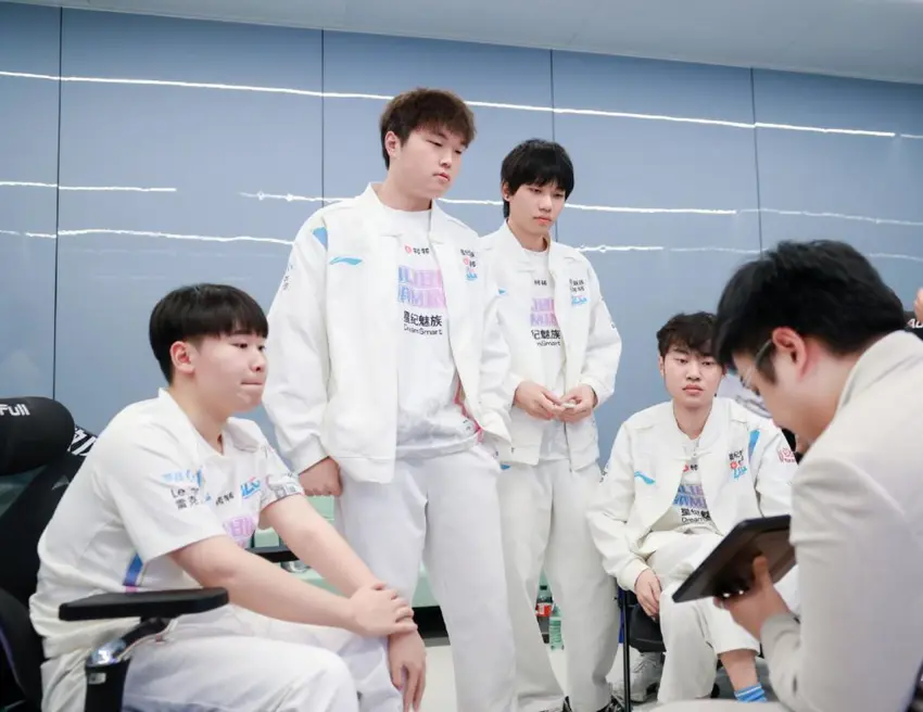 Wei已经离开BLG，休息室内部视频曝光！Icon：BLG四人不想和Wei玩