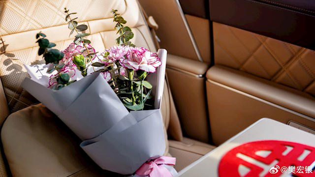 蔚来杭州上线婚车服务：最贵套餐9999元 6辆ET9可用5小时