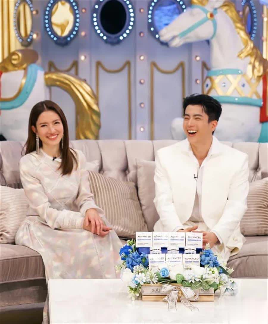 泰剧女神Aff和男友Nonkul参加活动，现场似婚礼美女落泪