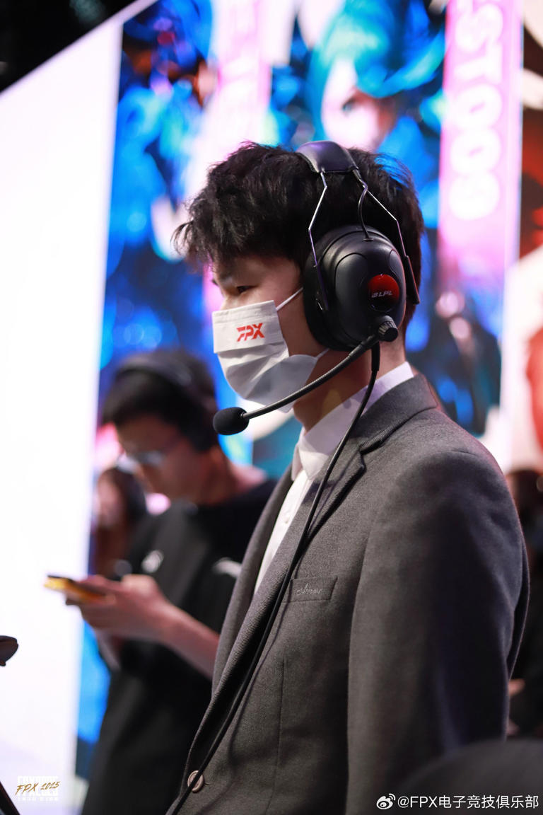 FPX发布对战WBG赛前返图： 集中！加油！