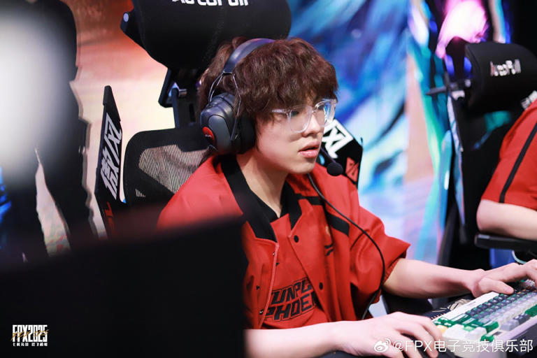 FPX发布对战WBG赛前返图： 集中！加油！