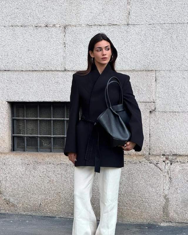 时尚博主Char Argyrou的夏日穿搭图鉴：清爽又吸睛的 ins 风指南