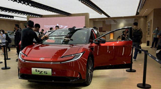 “电动汉兰达”bZ5来了，13万预售！