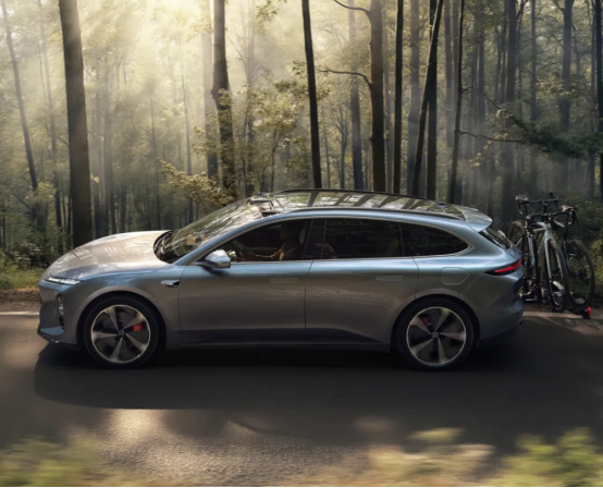 蔚来ET5T和极氪007GT，谁才是30万内最美旅行车？