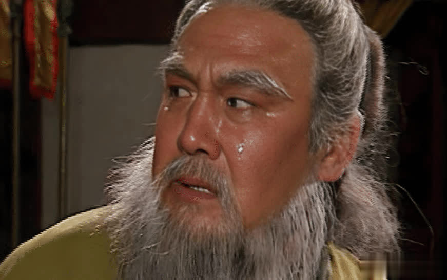 五虎上将黄忠能败关羽，前半生却为何毫无出息？