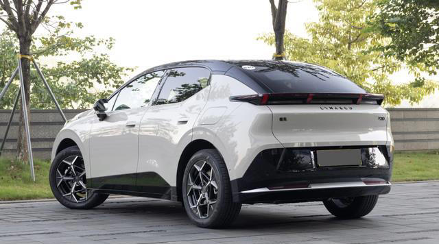 入门就有530公里续航，标配4.5C快充电池，领克Z20选购指南