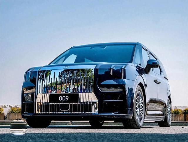 极氪009：2000MPa双A柱+85km／h追尾测试无伤，纯电MPV安全天花板