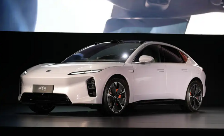 新款蔚来ET5加量不加价，能抢走宝马i3用户吗？