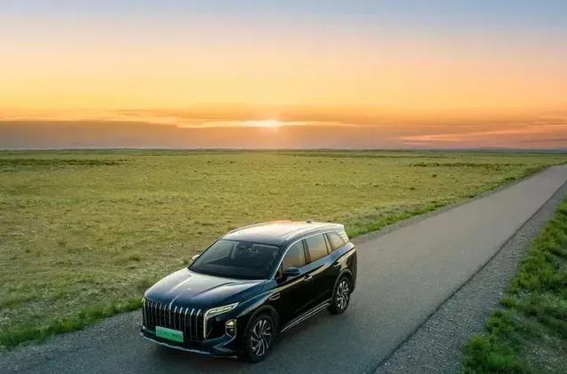 25万级超混SUV新标杆！红旗HS7 PHEV以硬核技术诠释超强质价比