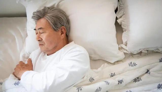 睡够8小时还是累？50岁后这样做，睡眠质量翻倍！