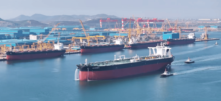 恒力重工首制VLCC试航成功，30.6万吨巨轮彰显中国造船新实力！