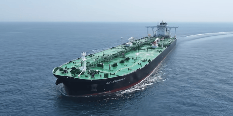 恒力重工首制VLCC试航成功，30.6万吨巨轮彰显中国造船新实力！