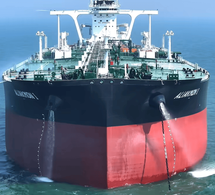 恒力重工首制VLCC试航成功，30.6万吨巨轮彰显中国造船新实力！