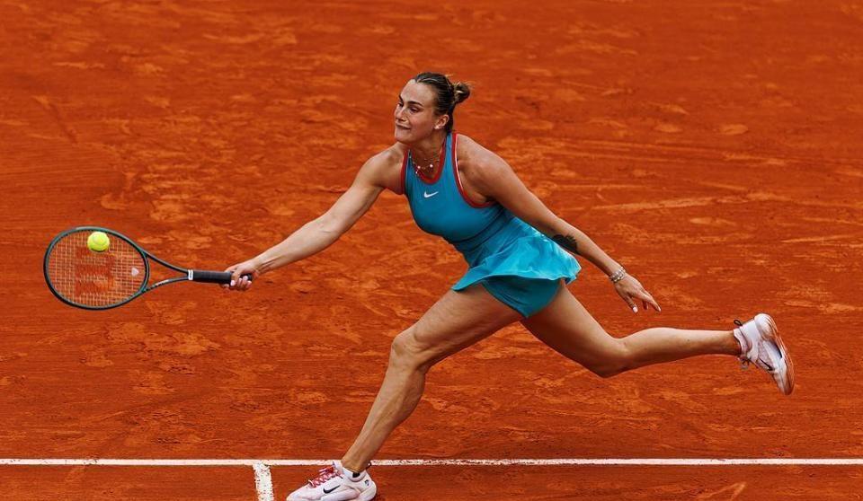 CCTV5直播，17：00，郑钦文VS世界第1萨巴伦卡，4连胜强势冲冠