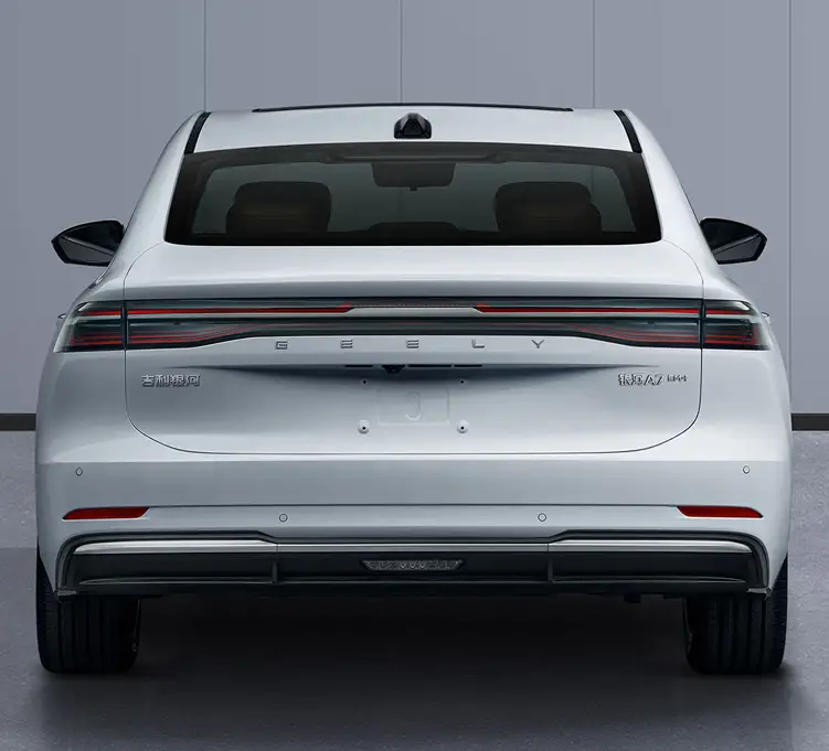 吉利银河A7 EM-i官图发布，综合续航超2100km