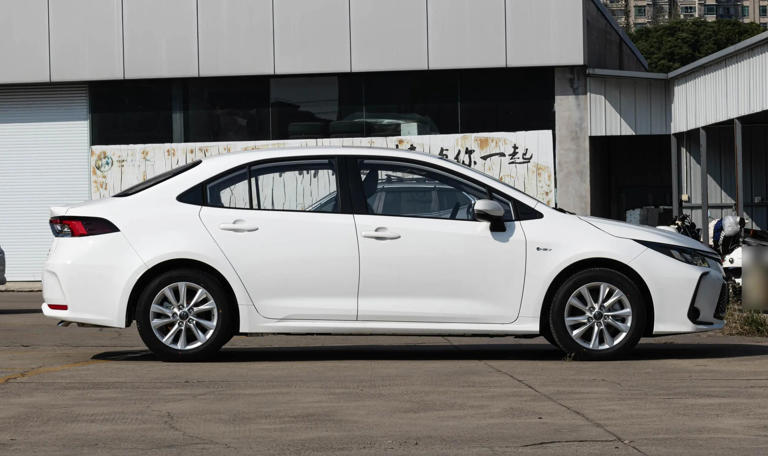 丰田卡罗拉人气高，销量好，1.2T／1.5L燃油和1.8L混动，该怎么选