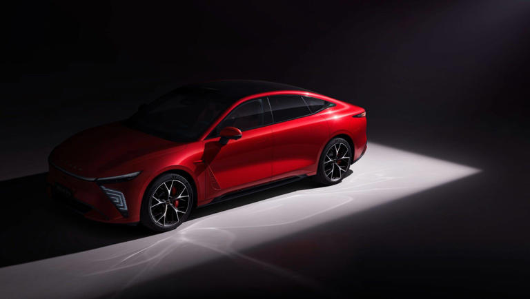 星途星纪元ES纯电版焕新上市：8295P芯片加持，续航超700km