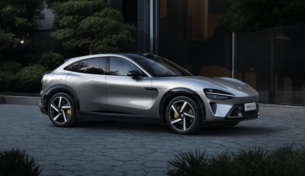 小米YU7纯电SUV震撼登场，690PS马力，3.23s破百性能卓越