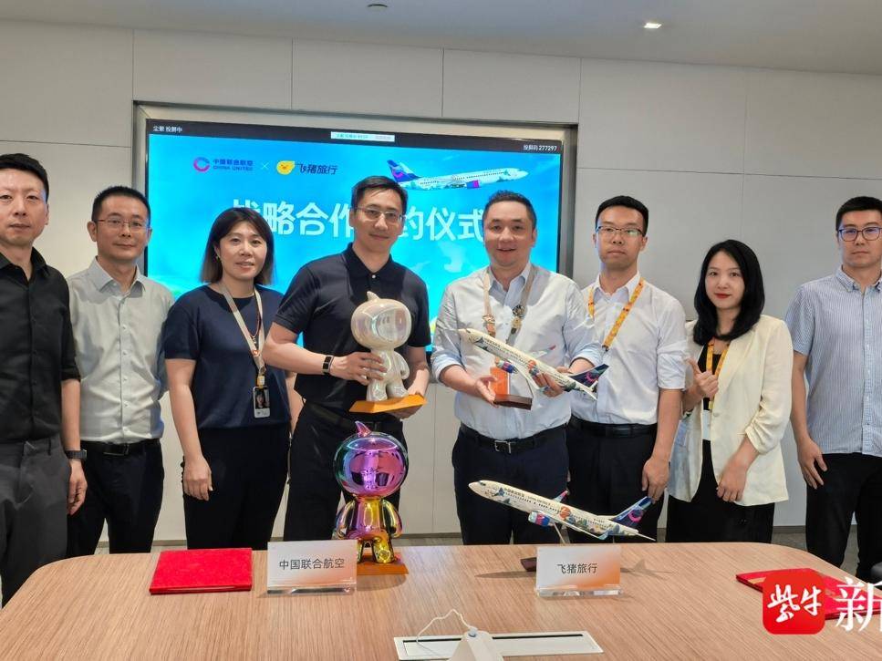 “千里江山图”飞上天了？这架彩绘飞机首航