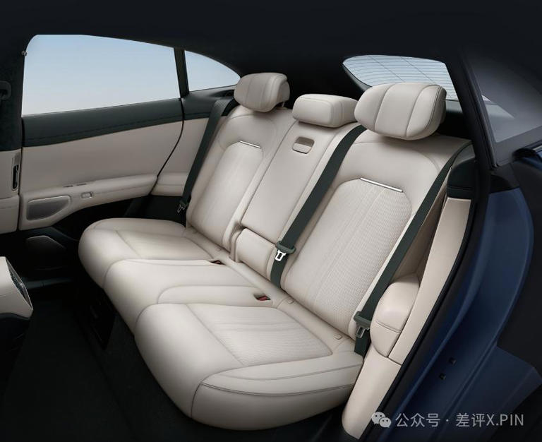 左手YU7，右手玄戒O1，小米15周年太狠了