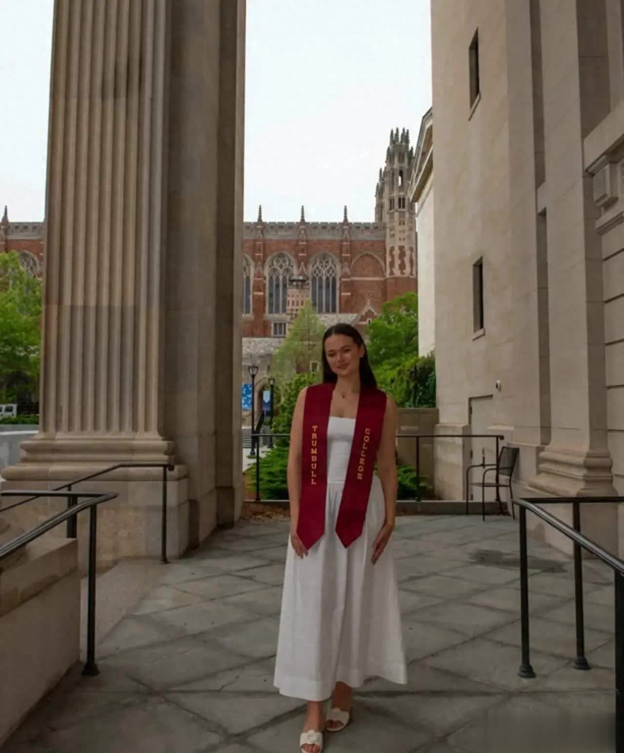 邓文迪女儿新男友曝光，华裔帅哥，二人刚从耶鲁毕业