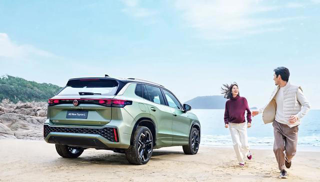 大众全新中型SUV，14万起，三块屏幕+2.0T发动机，最大220马力！