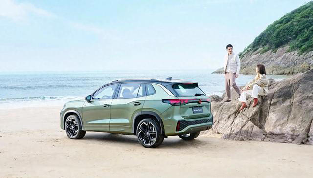 大众全新中型SUV，14万起，三块屏幕+2.0T发动机，最大220马力！