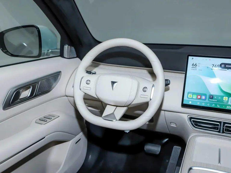 续航1400km，配华为智驾+鸿蒙座舱，实力不输理想L9，仅售23万多