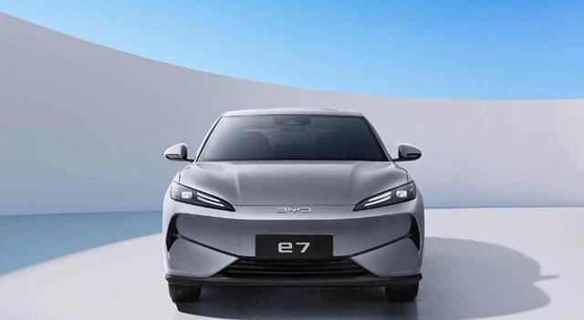 9.88万起！比亚迪E7上市：520km续航+海洋美学，家用网约车双栖王