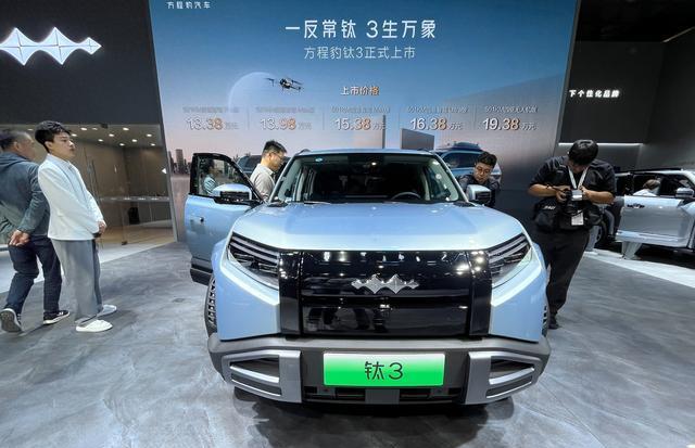 上市首月卖出3048辆，起步续航510km，标配8气囊，实拍方程豹钛3