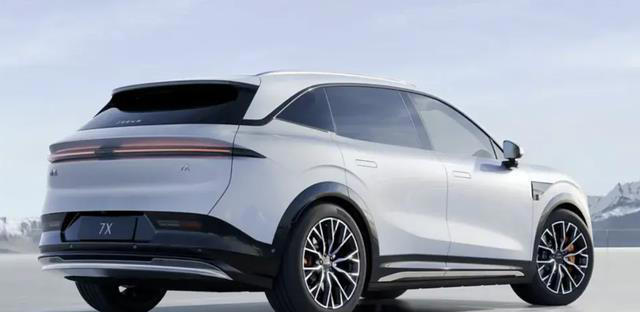 极氪7X：重新定义豪华电动车的安全与性能新标杆