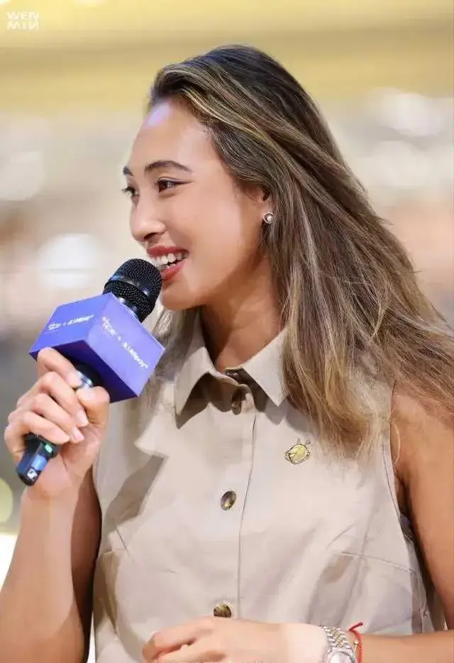 今晚19点30，CCTV5+直播，郑钦文法网首秀，淘米姐：上次输球有因