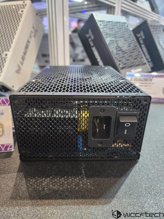 供电焦虑不存在！振华推出3300W电源：一口气喂饱四块RTX 5090