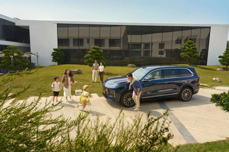 深蓝S09大六座SUV上市，全能型产品成年轻家庭出行新宠！