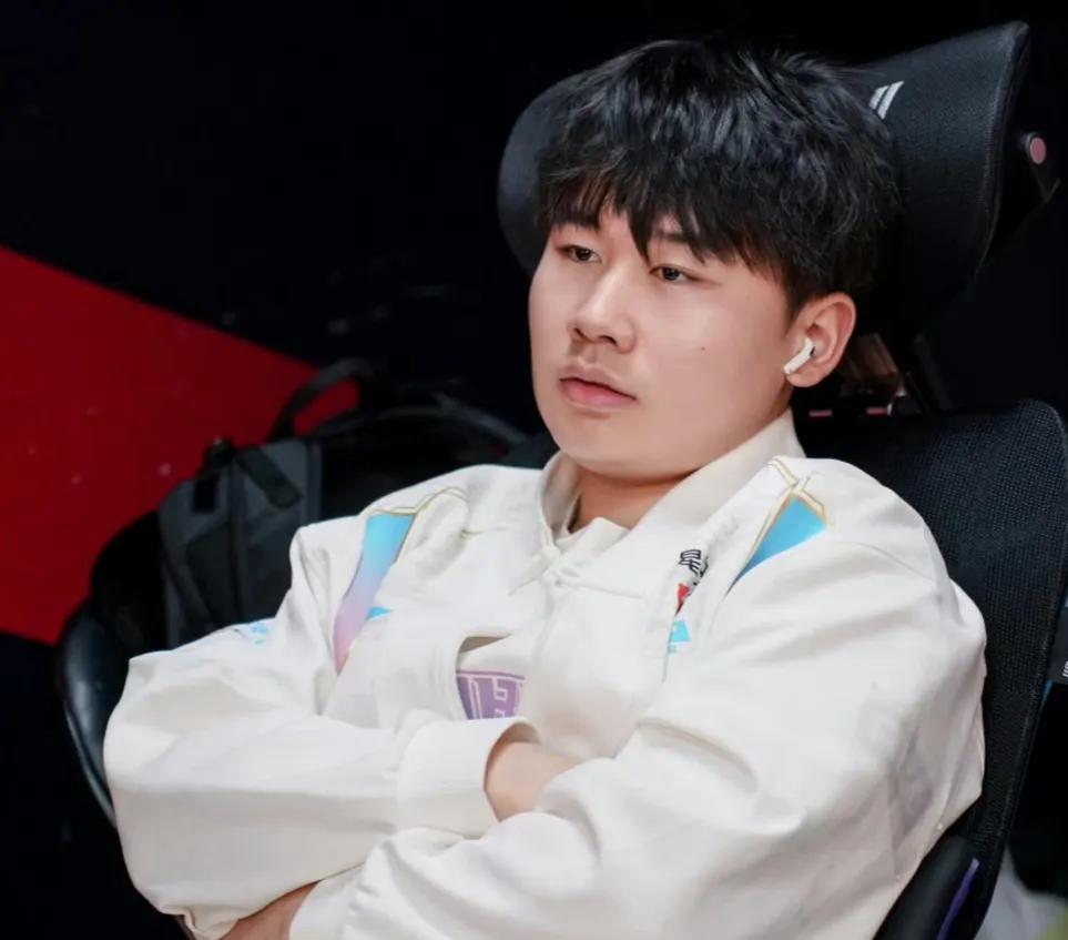 LPL传奇名宿PDD终于露脸！跟呆妹开黑三角洲！