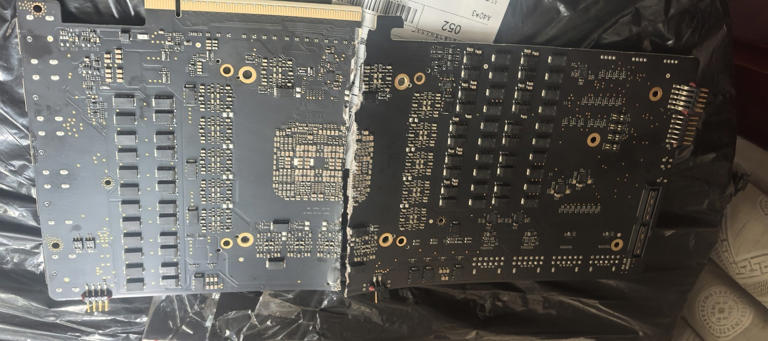 4 组 12V-2×6 供电，英伟达一 GB202 GPU 显卡工程样板曝光