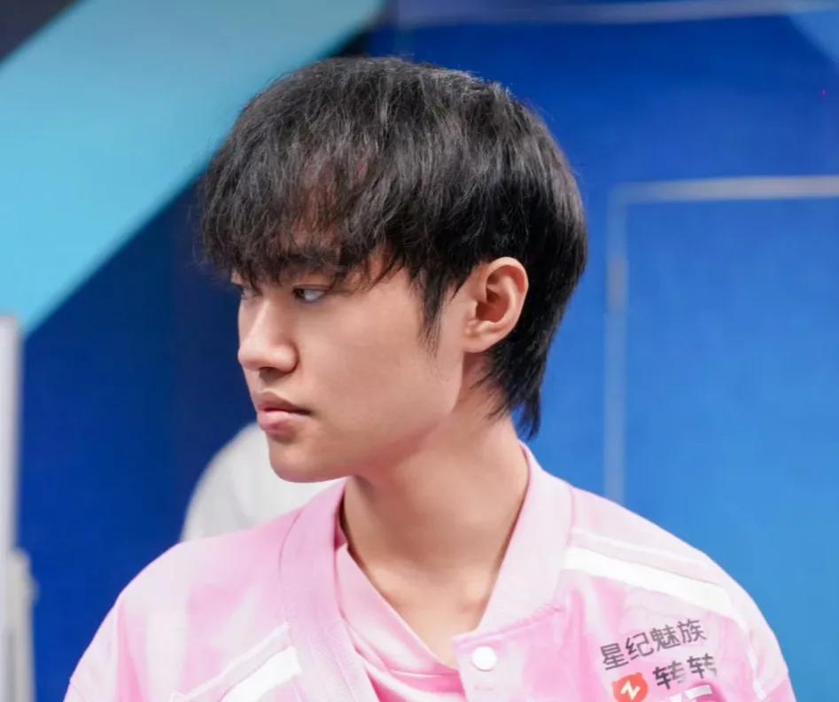 LPL传奇名宿PDD终于露脸！跟呆妹开黑三角洲！