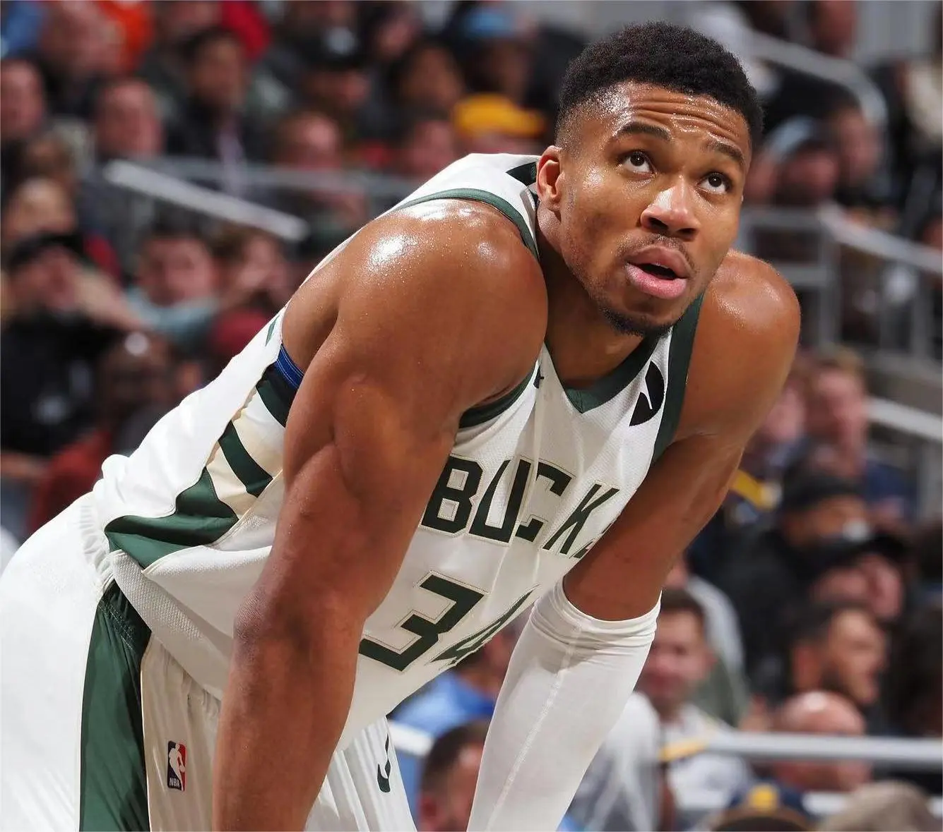 入选最佳防守一阵！Kelly Iko：火箭管理层不会将阿门送到雄鹿