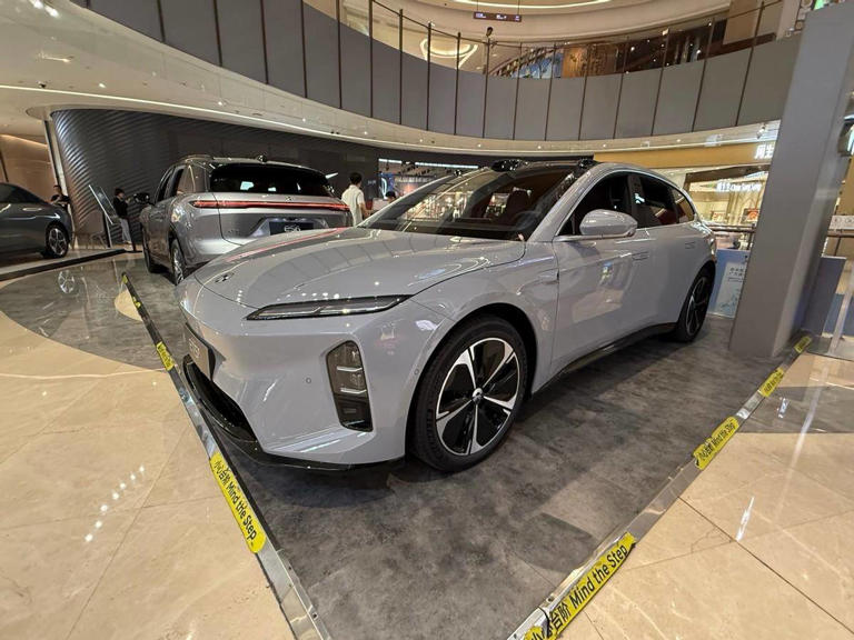 实拍蔚来et5全新内饰解读：横屏、怀挡、新NOMI