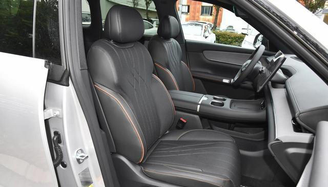 插混中型SUV硬碰硬！长安启源Q07 VS 宋L DM-i，选谁更香？