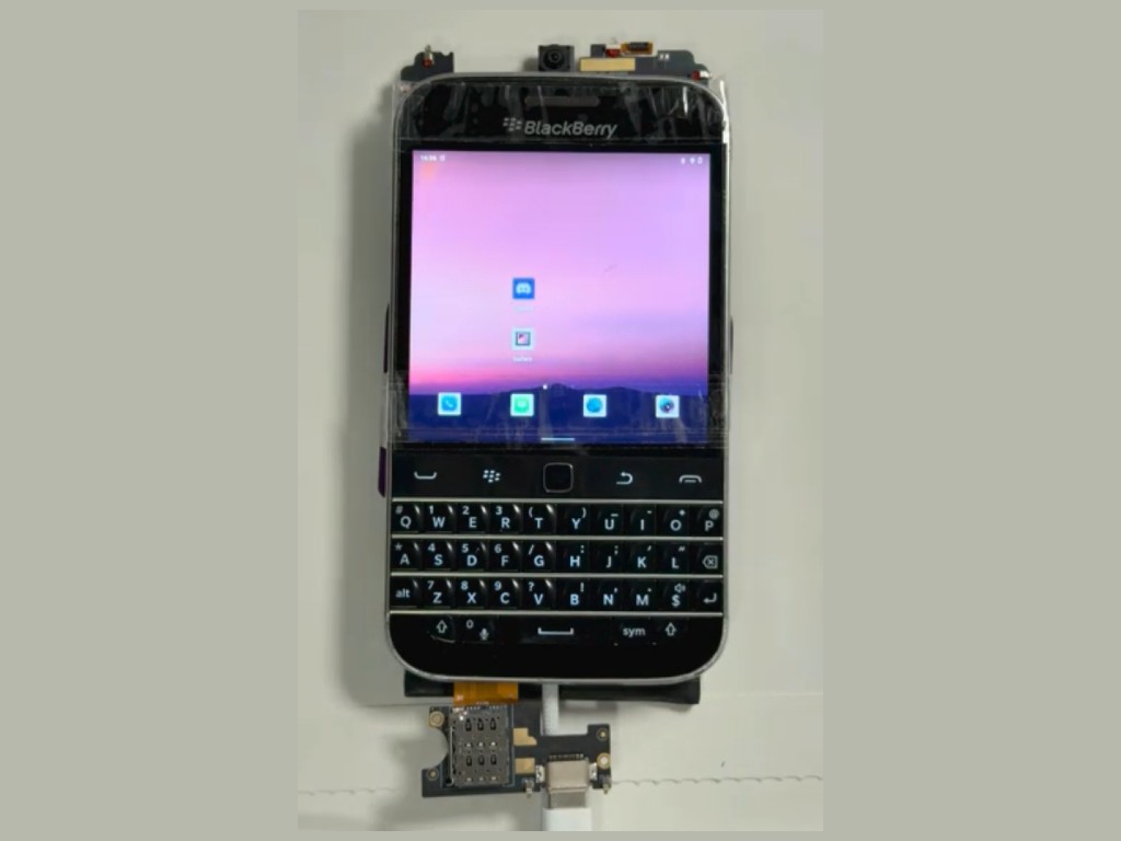 “掏空复活”黑莓 Q20 手机，Zinwa 推出 Q25 改装套件 / 整机