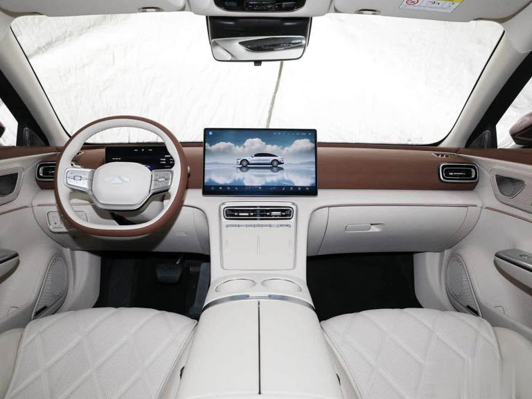 预计7月上市！奇瑞风云A9L亮相港展，532尺寸定位C级