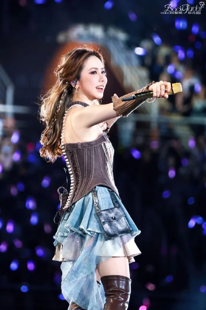 邓紫棋打赢六年版权战，重录专辑《I AM GLORIA》夺回百首歌曲