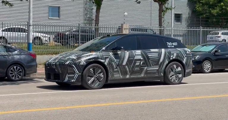 理想 i6 纯电 SUV 新谍照曝光，预计 9 月发布