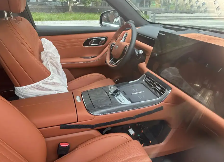 全新吉利银河M9实车现身街头！综合续航超1500km