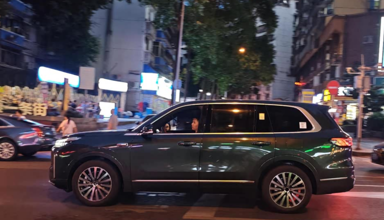 全新吉利银河M9实车现身街头！综合续航超1500km