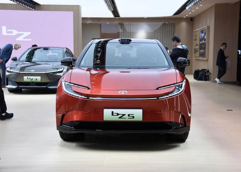 一汽丰田bZ5售价12.98万元起！最大续航可达630公里