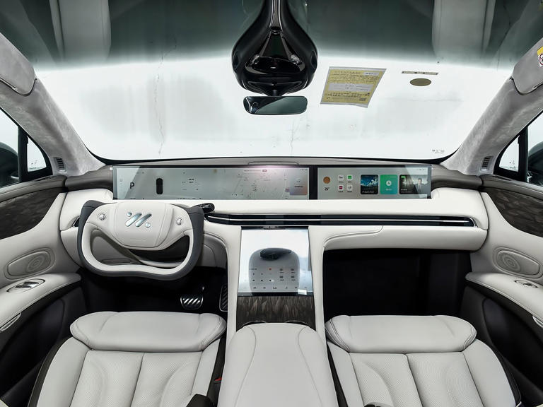 智己LS7焕新版上市，上市权益价 32.99 万元