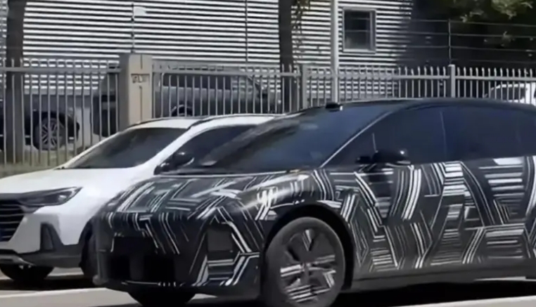 理想i6纯电SUV谍照曝光，延续i8设计语言，预计9月发布